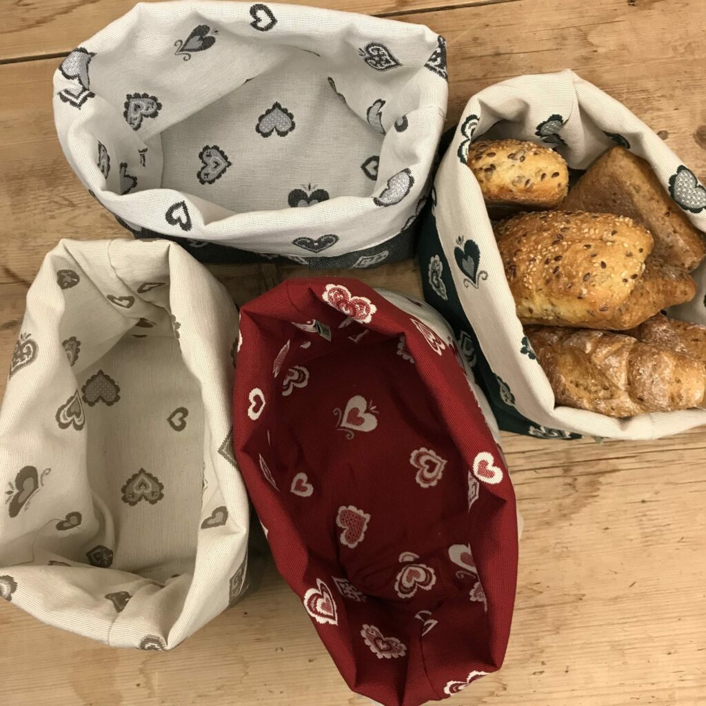 Cesto Cestino pane in stoffa, stile tirolese montagna con cuoricini ...