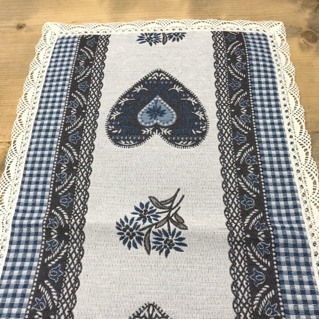 Striscia Runner in stile tirolese con pizzo, cuori, blú azzurro • Gaidra